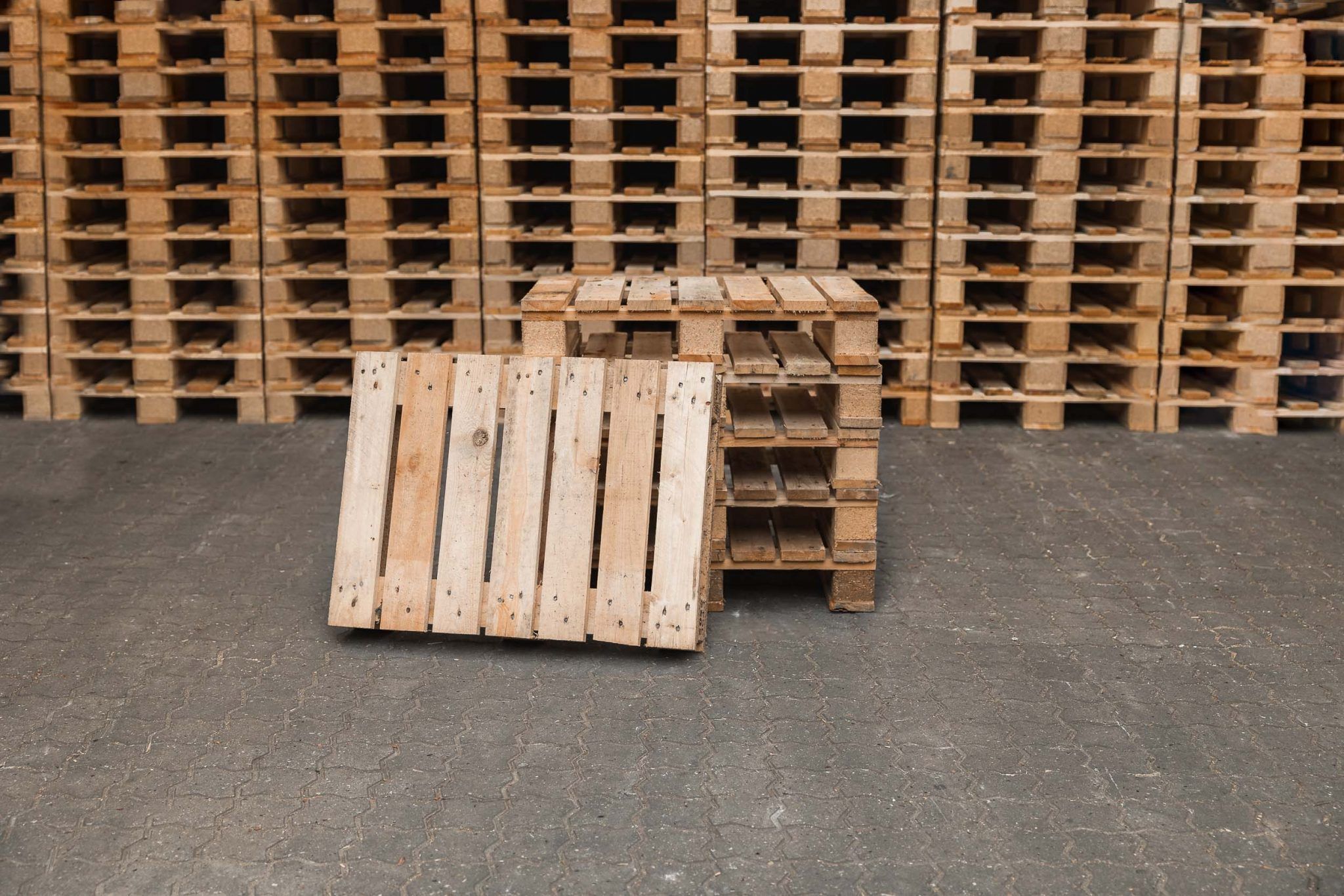 Vi køber og sælger paller til gode priser - Pallekoncept